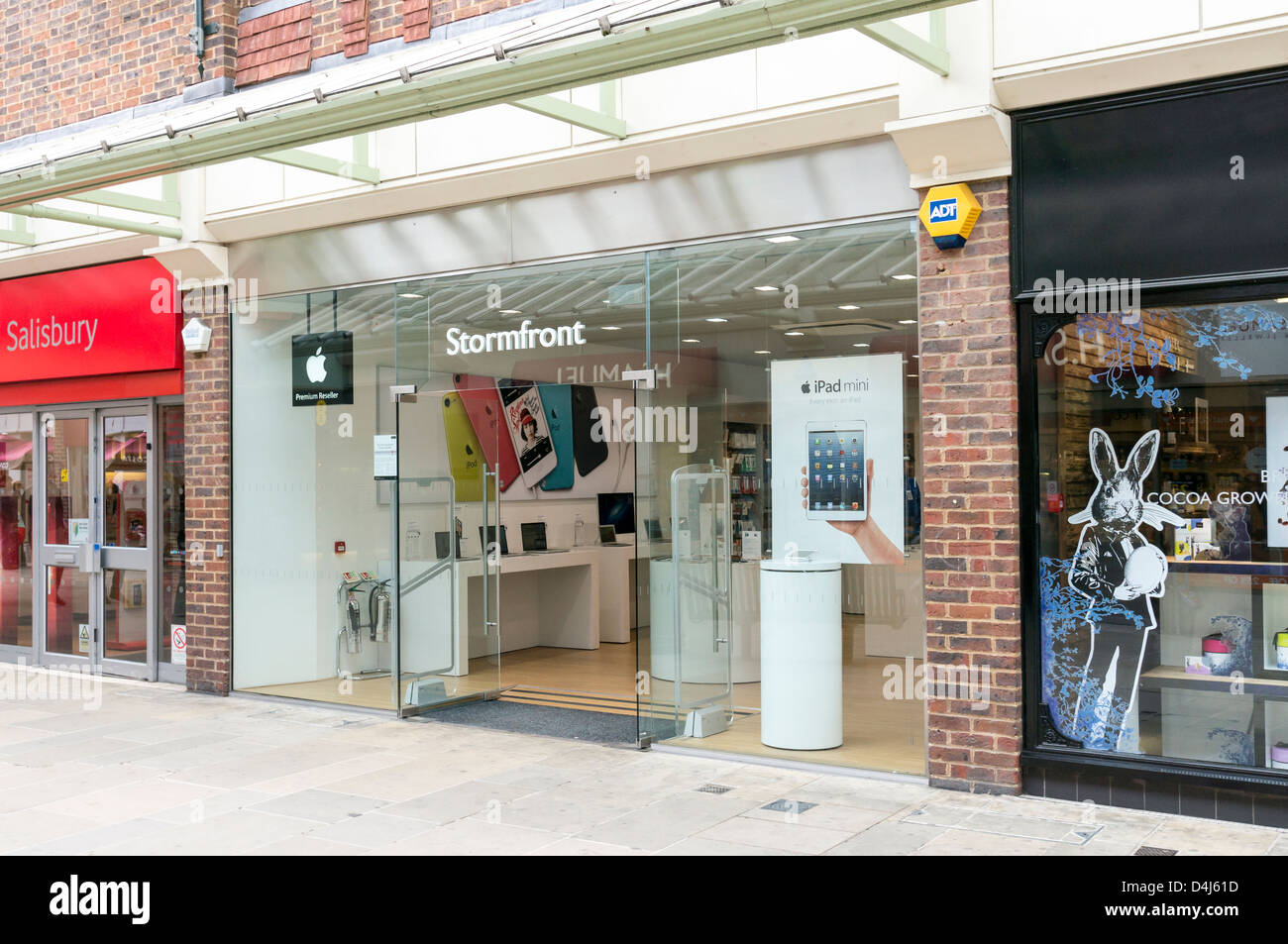 Stormfront Apple computer reseller in UK shopping mall Stock Photo - Alamy