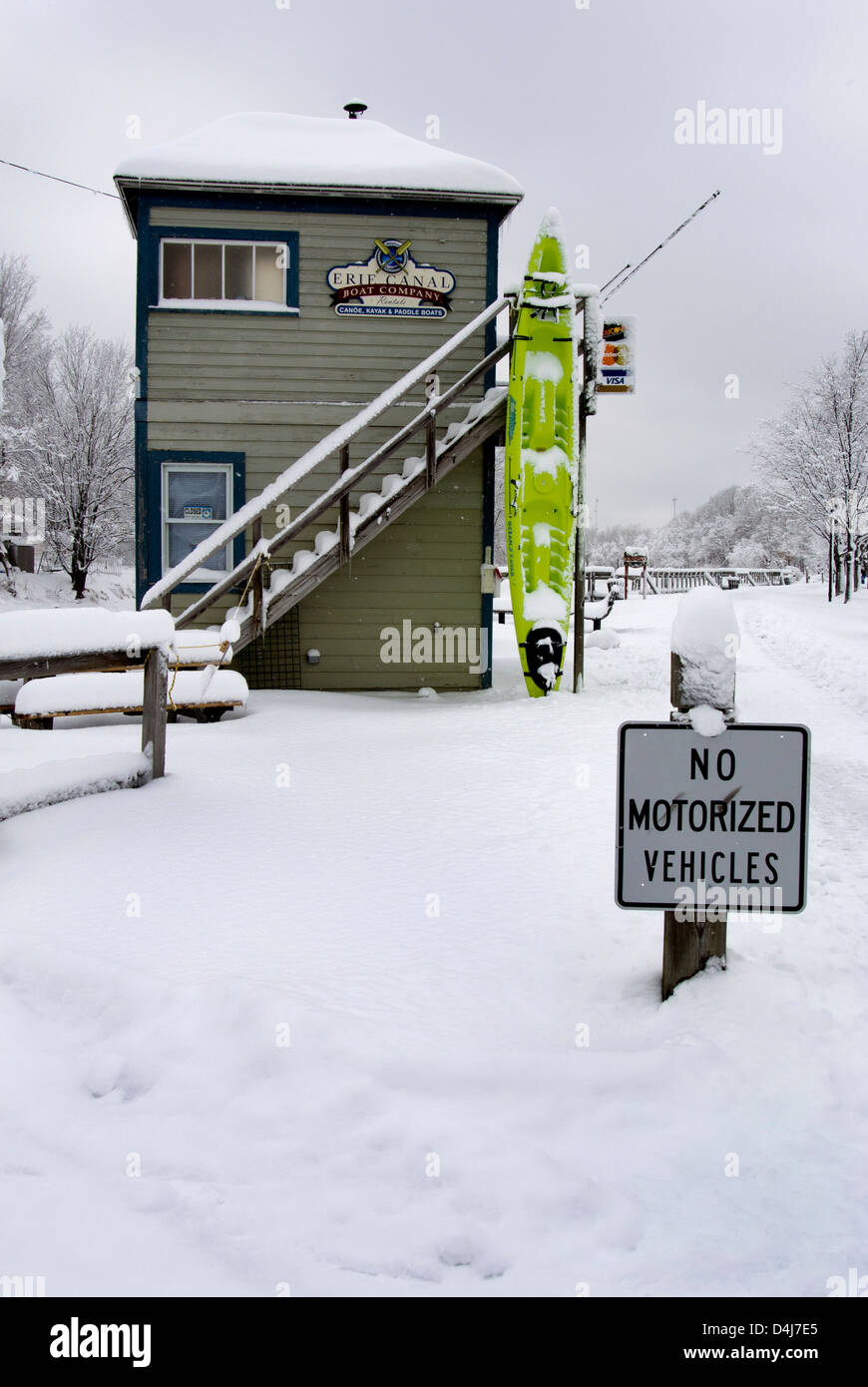 Kayak rental sign hi-res stock photography and images - Alamy