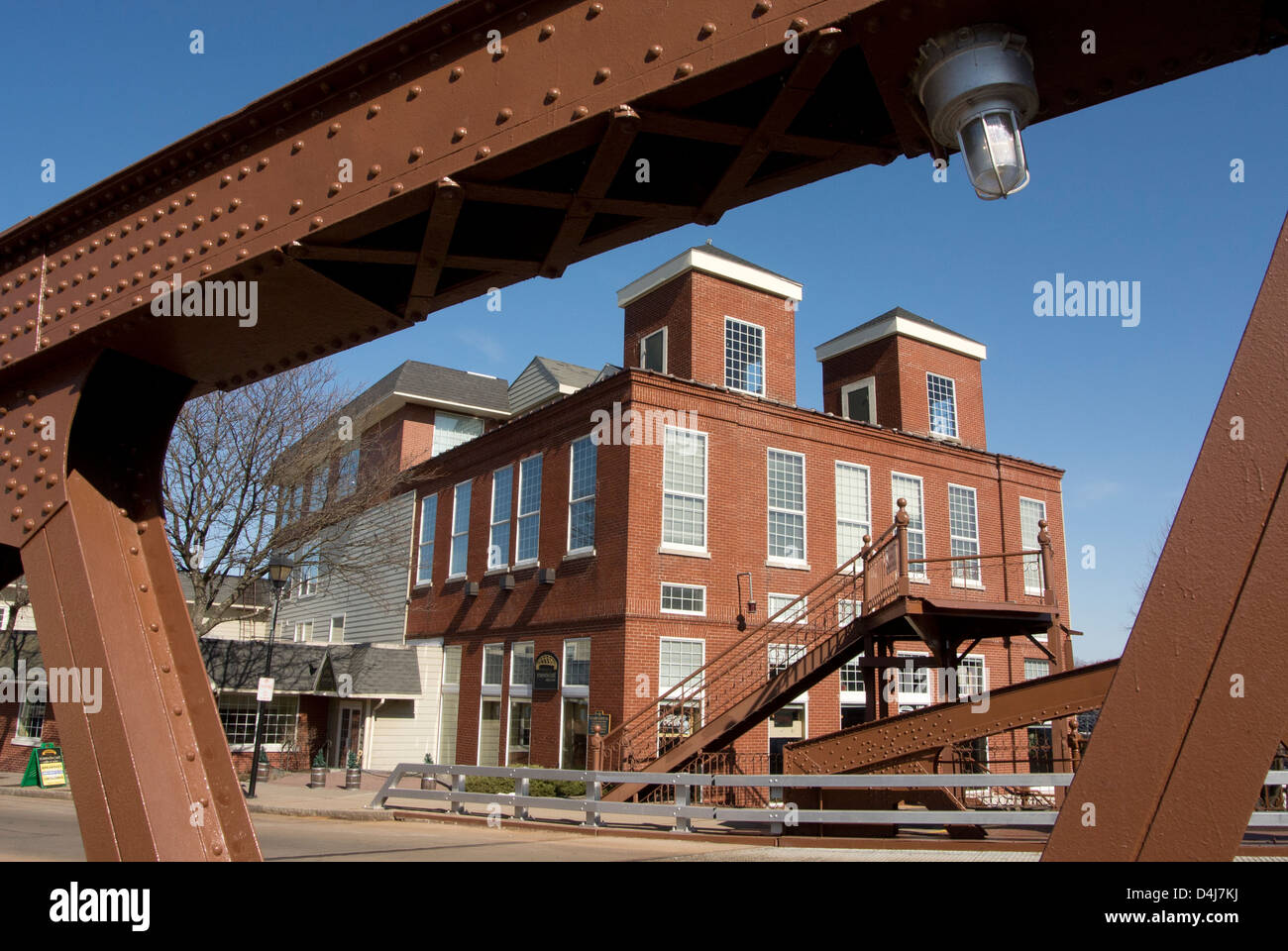 Box factory hi-res stock photography and images - Alamy
