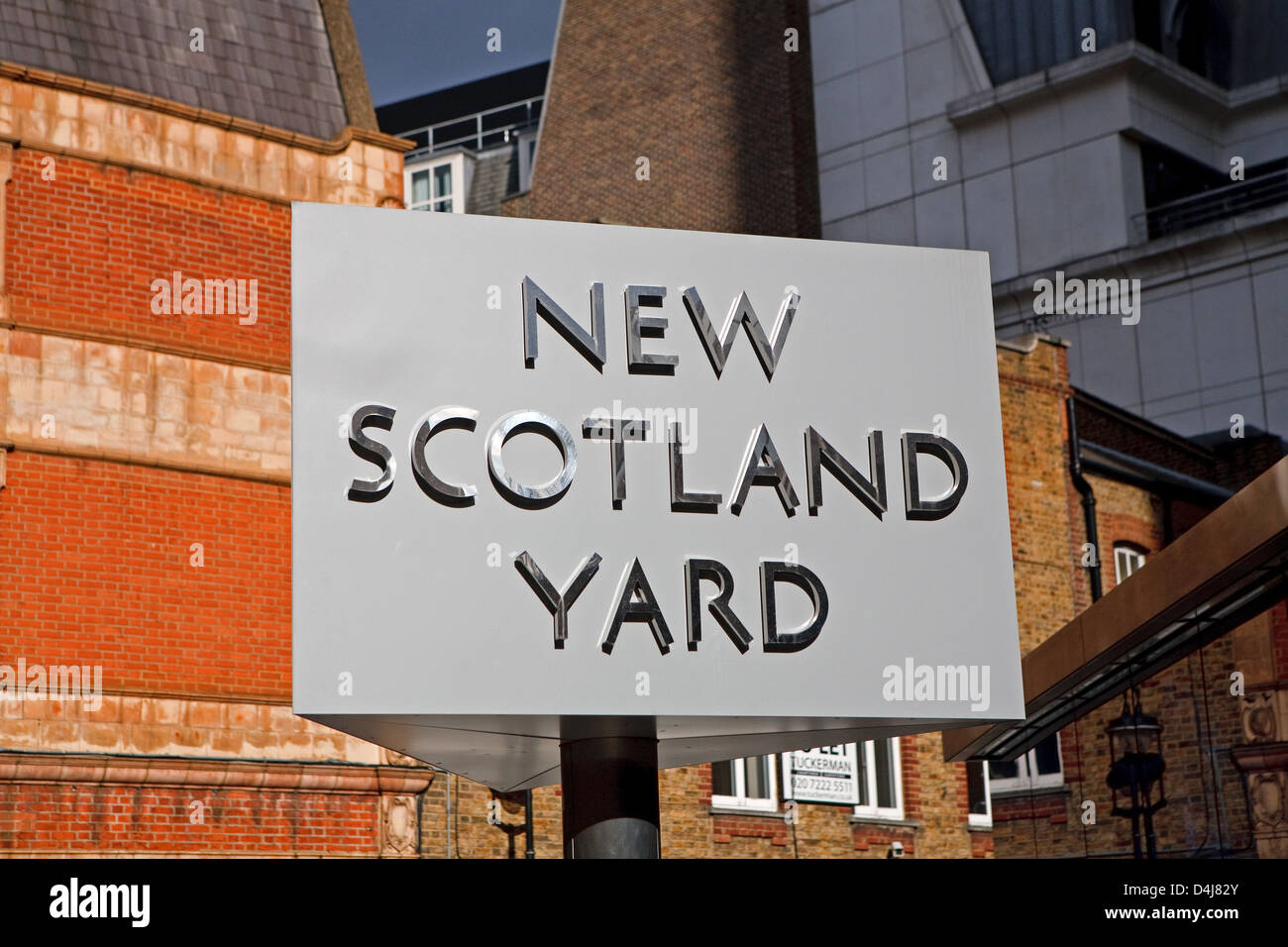 New Scotland Yard sign in London Stock Photo - Alamy