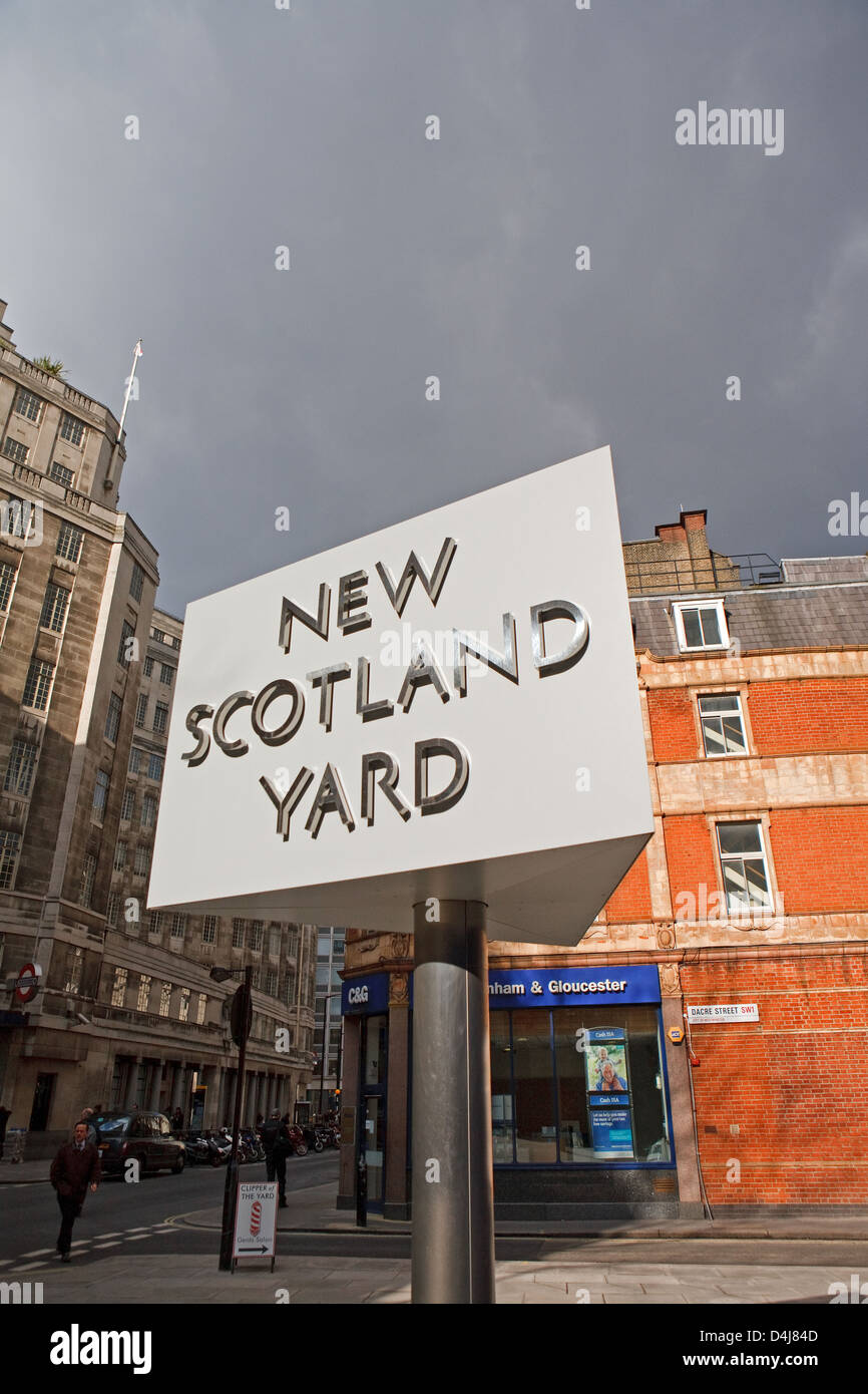 New Scotland Yard sign in London Stock Photo - Alamy