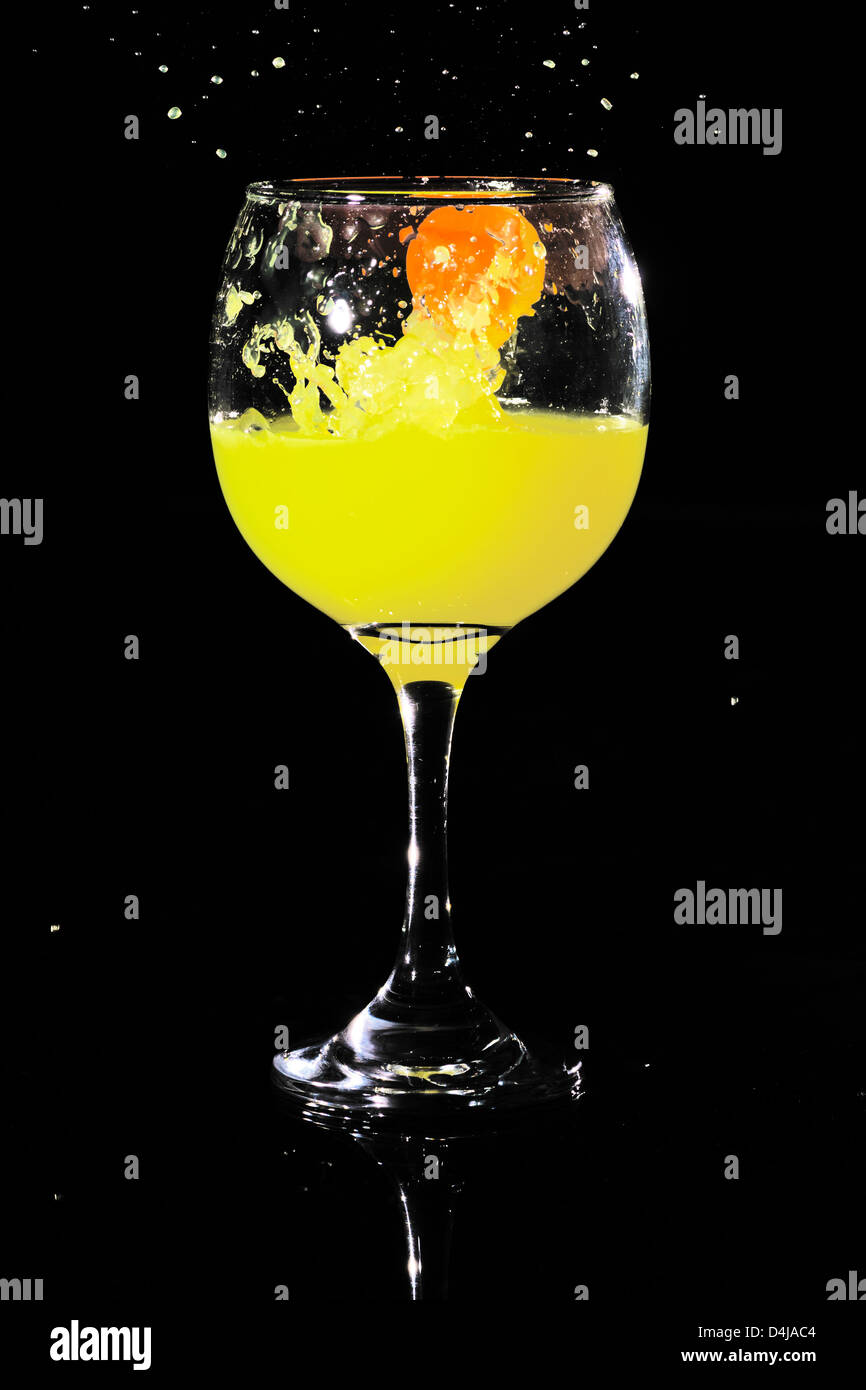 Cocktail with a splash Stock Photo - Alamy