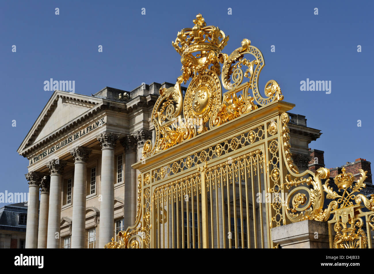 Front gate palace versailles france hi-res stock photography and images ...