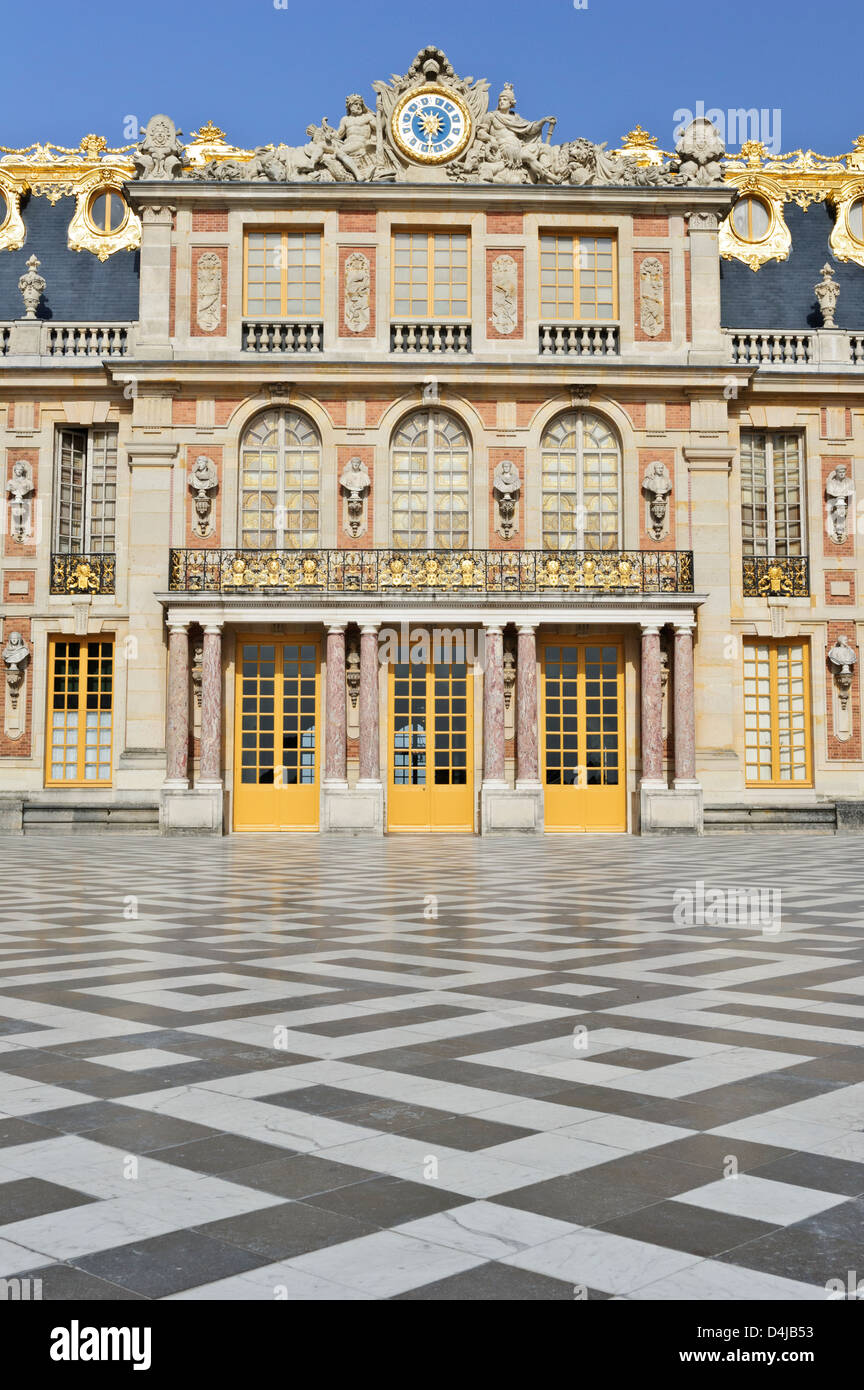 Front facade of Versailles Palace, Versailles, France Stock Photo - Alamy