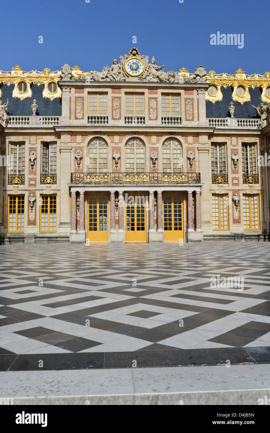 Front facade of Versailles Palace, Versailles, France Stock Photo - Alamy