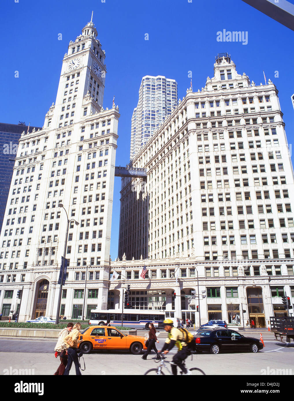 Chicagos historic wrigley building hi-res stock photography and images ...