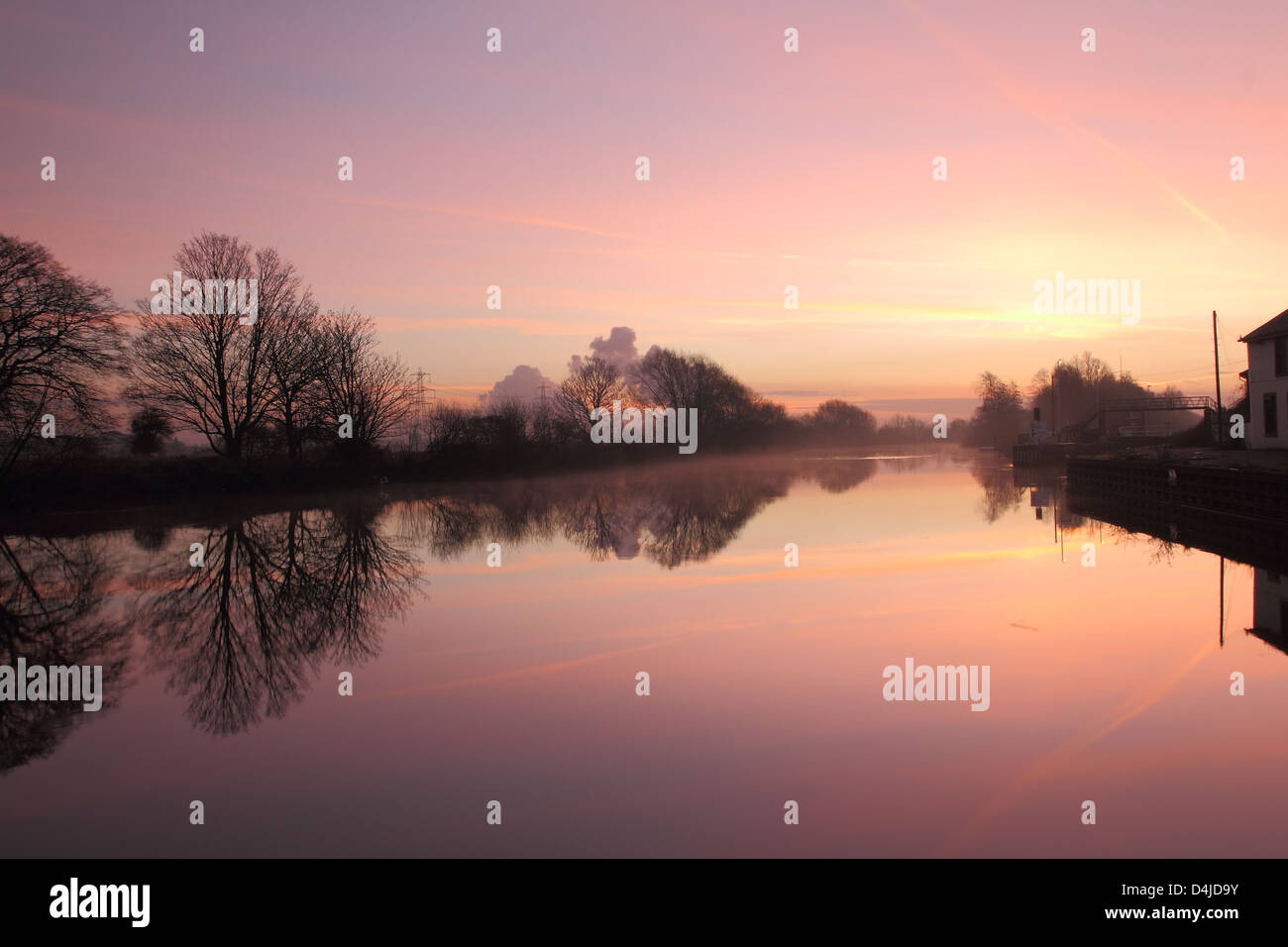 Winter river sunrise hi-res stock photography and images - Alamy