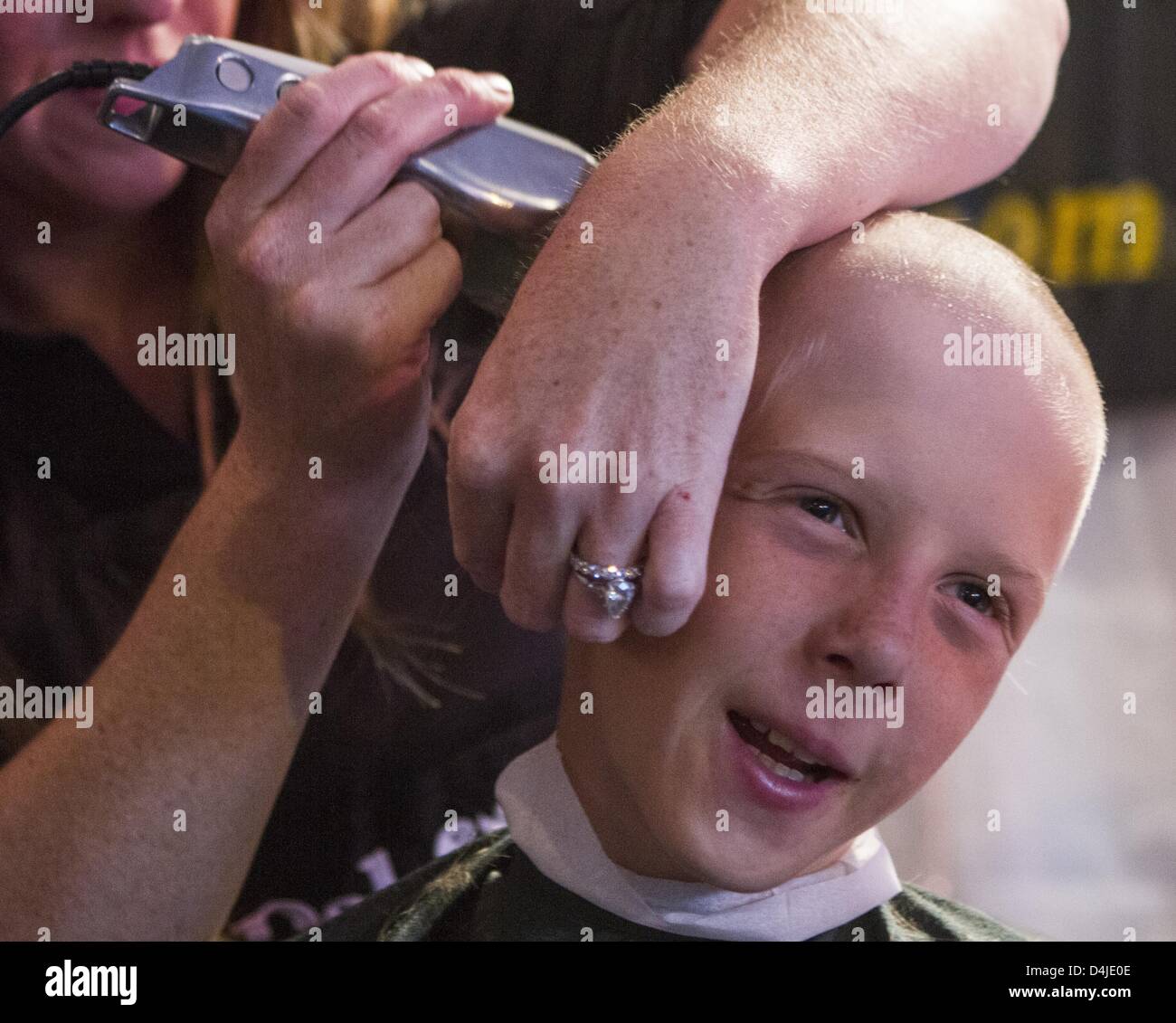 Shaving head cancer hi-res stock photography and images - Alamy