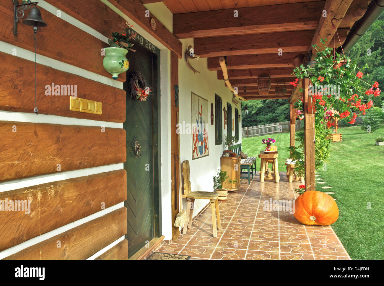Rural house cottage hi-res stock photography and images - Alamy