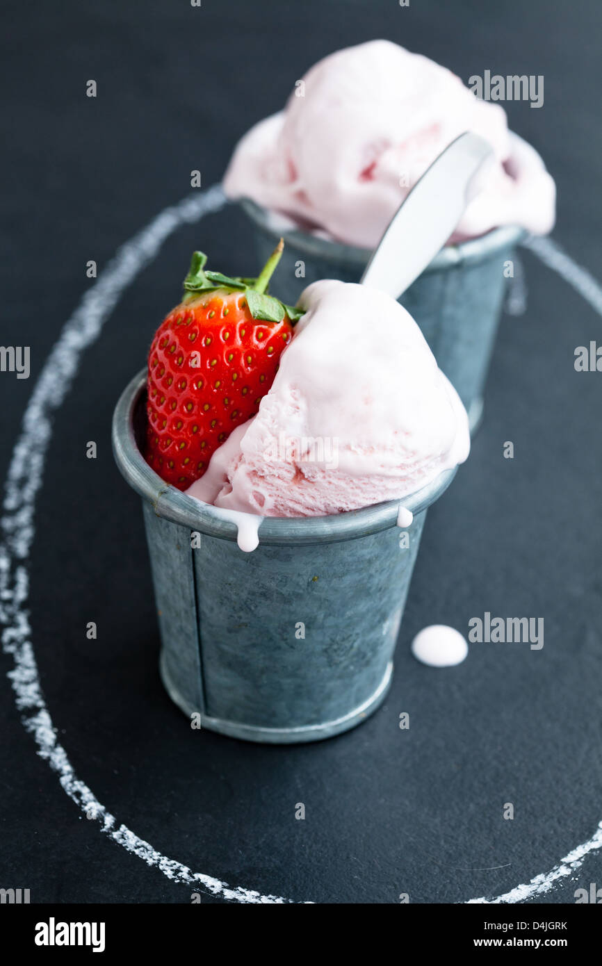 Ice cream circle hi-res stock photography and images - Alamy