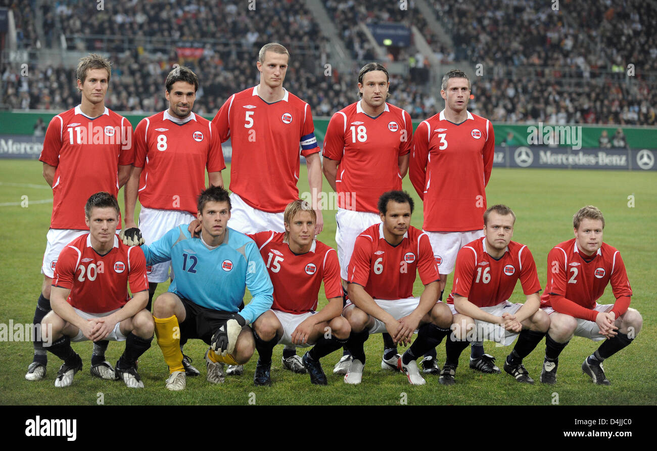 Norway?s starting line-up (back row L-R) Morten Gamst Pedersen, Martin ...
