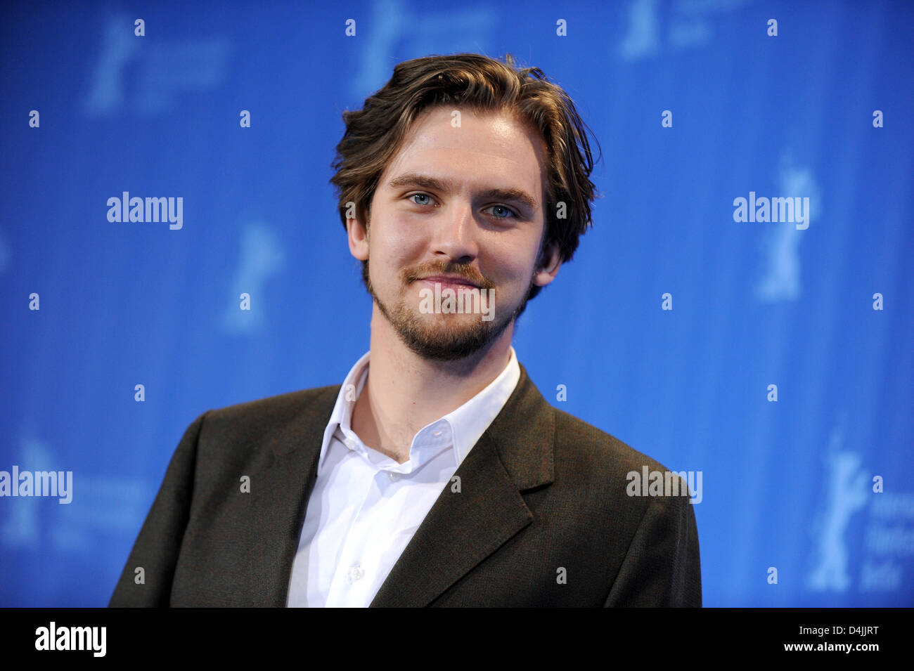 Actor dan stevens hi-res stock photography and images - Alamy