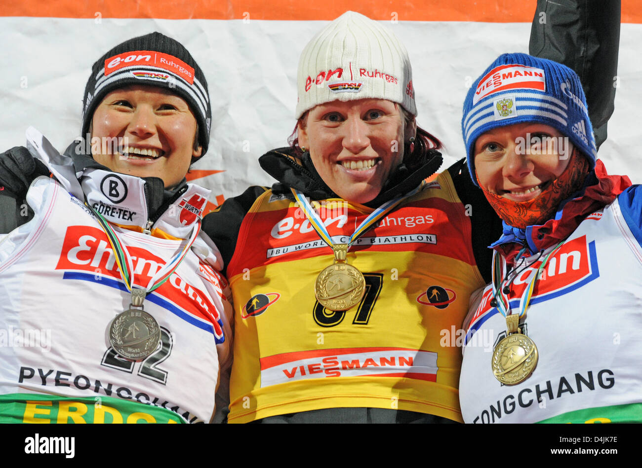 German biathlets Kati Wilhelm (C) and Simone Hauswald (L) and Russia?s ...