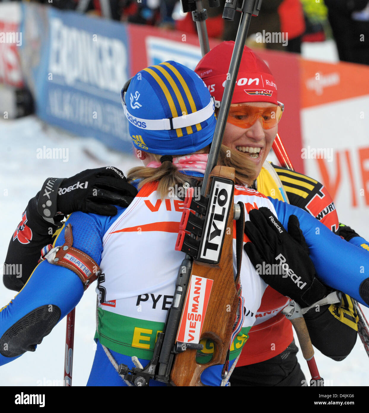 Sweden?s Helena Jonsson embraces Kati Wilhelm (R) after the women?s ...