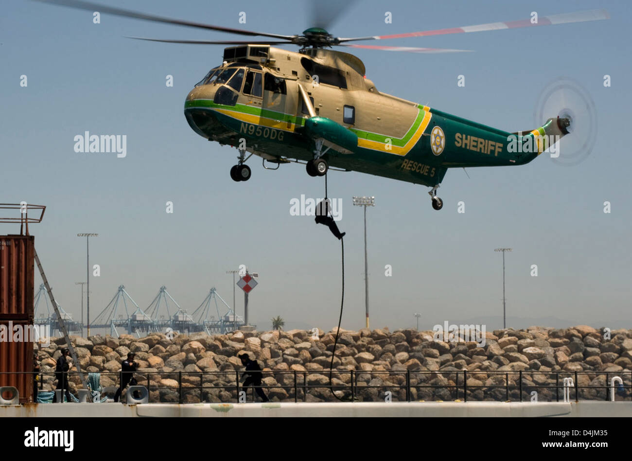 The MSST LA-LB team conducted a vertical insertion exercise to enhance ...