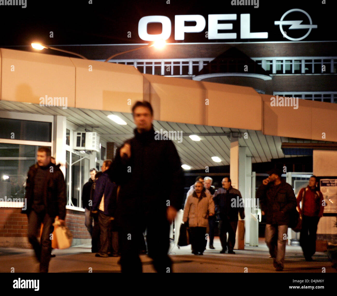 Night shift factory hi-res stock photography and images - Alamy