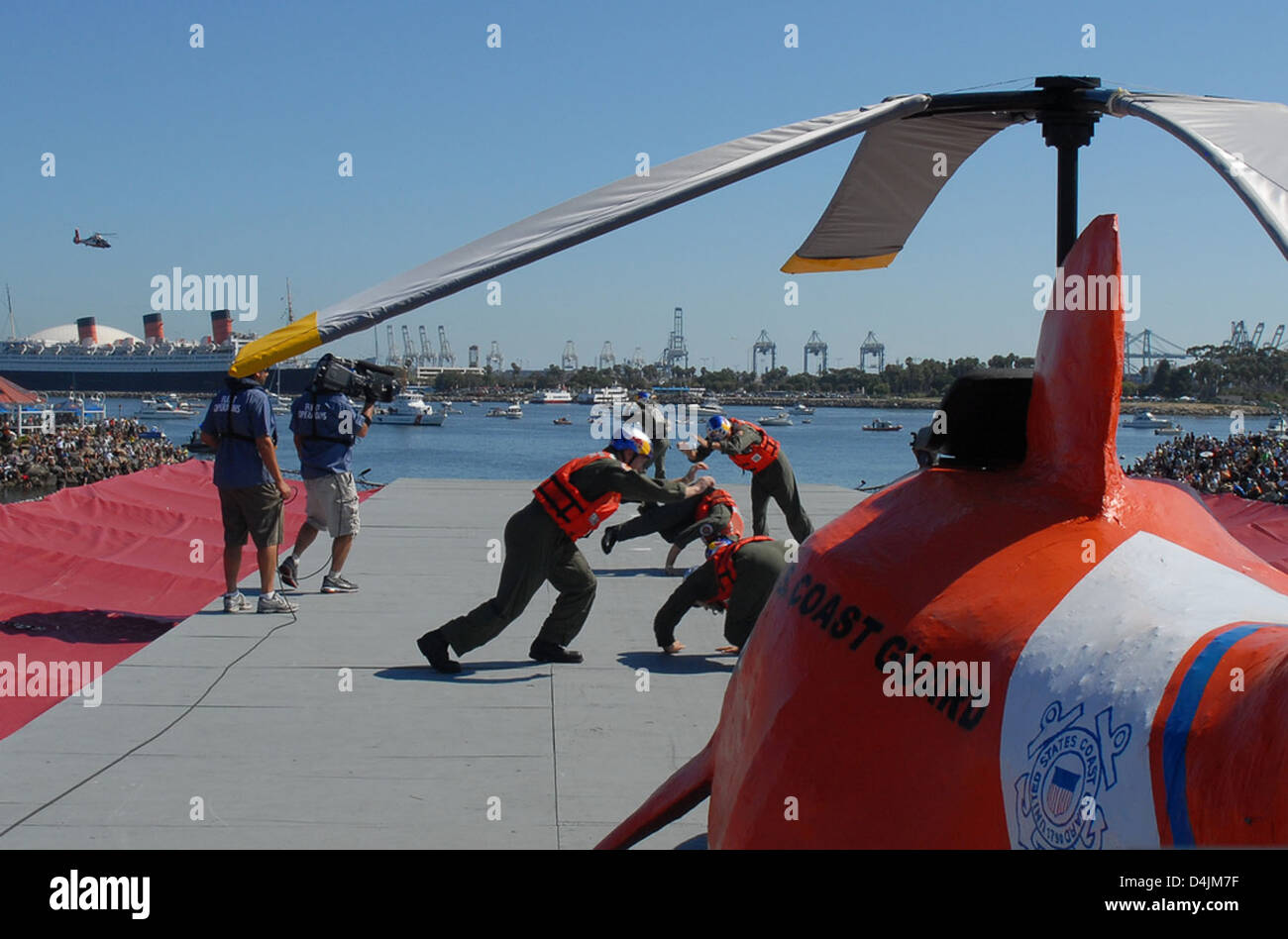 Flying machines hi-res stock photography and images - Alamy