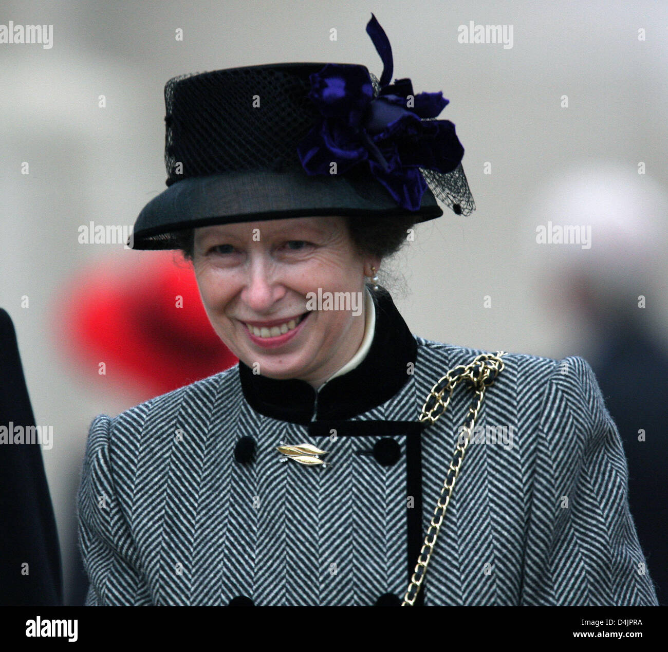 Princess anne and the queen mother hi-res stock photography and images ...