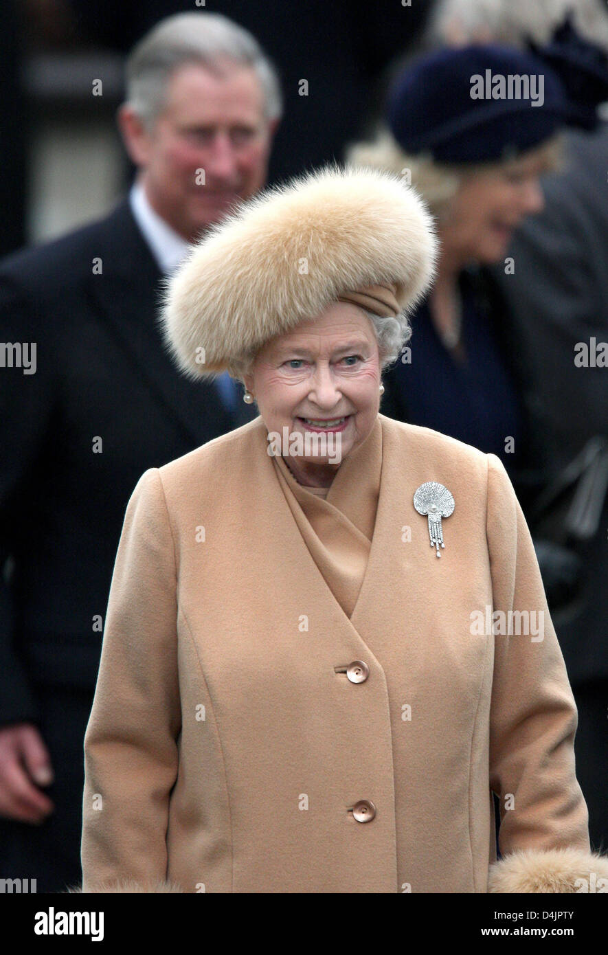 Queen Elizabeth II. and her son Prince Charles attend the unveiling of ...