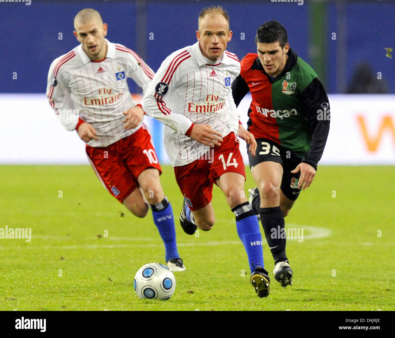 Hamburg?s Mladen Petric und David Jarolim (L-R) and NEC Nijmegen?s ...