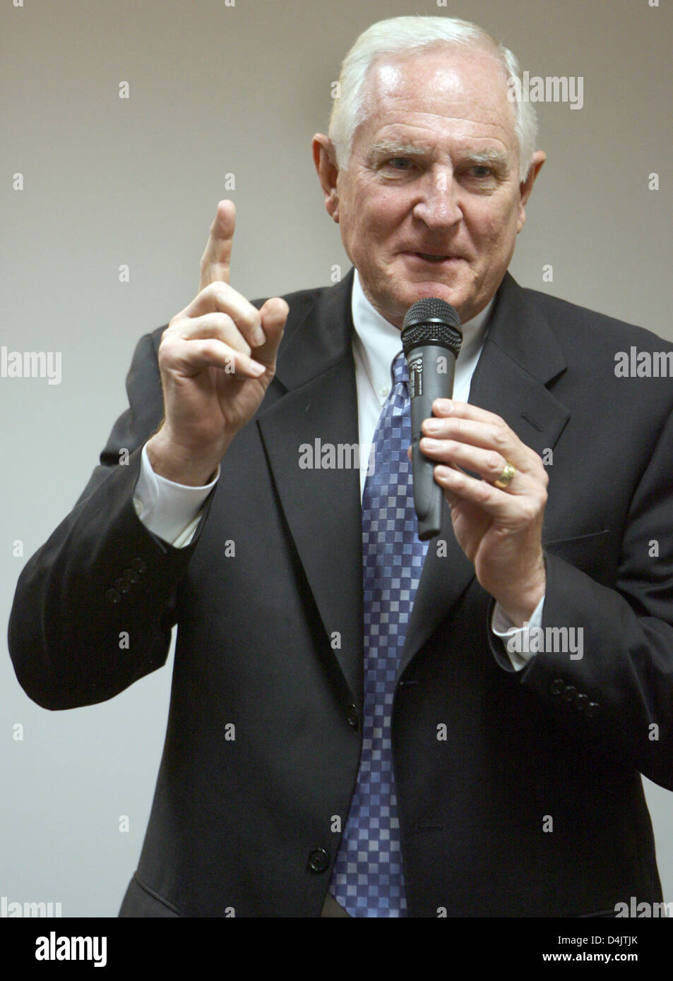 Craig Barrett, Chairman of Intel?s board of administration, speaks ...