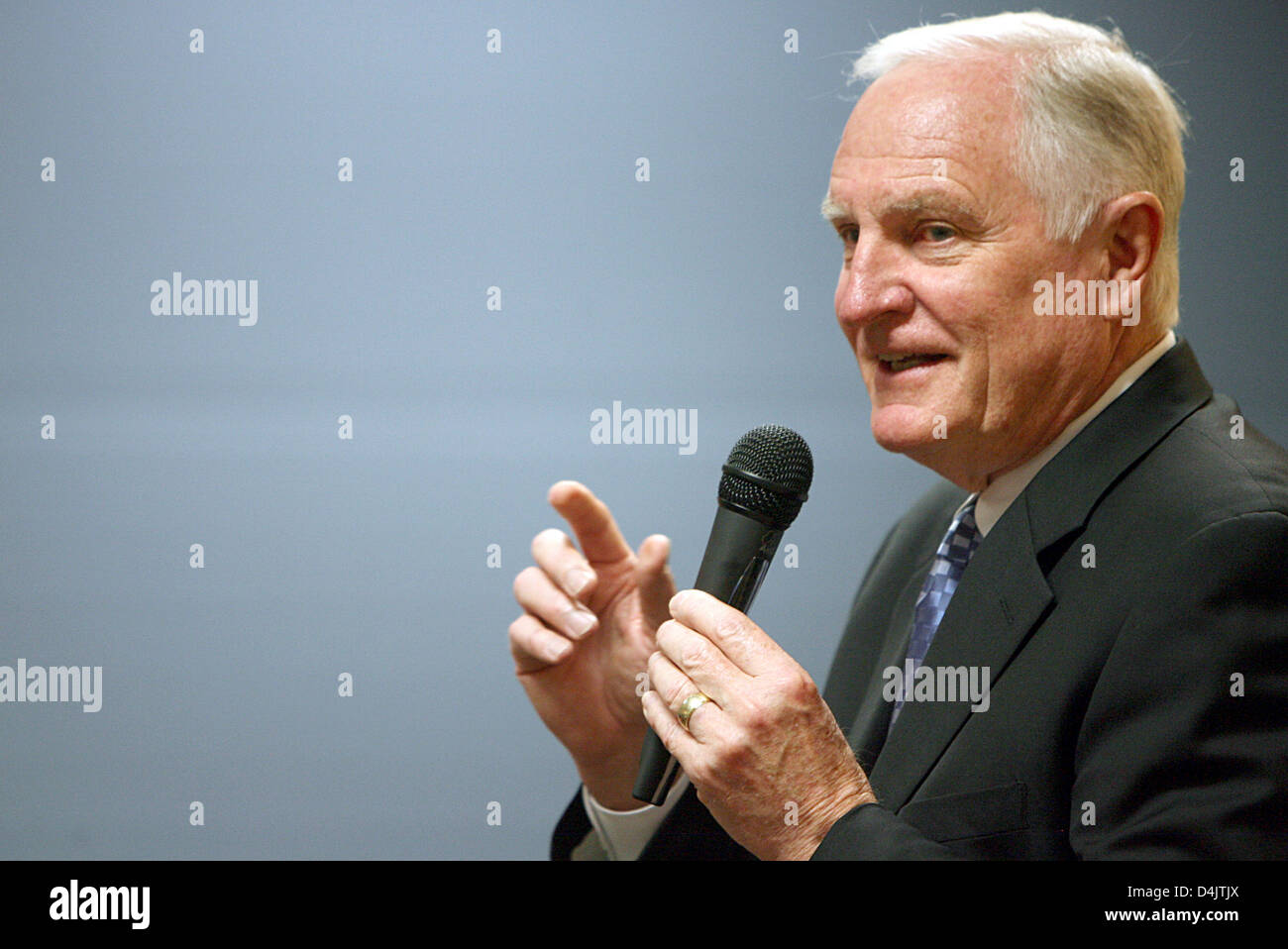 Craig Barrett, Chairman of Intel?s board of administration, speaks ...