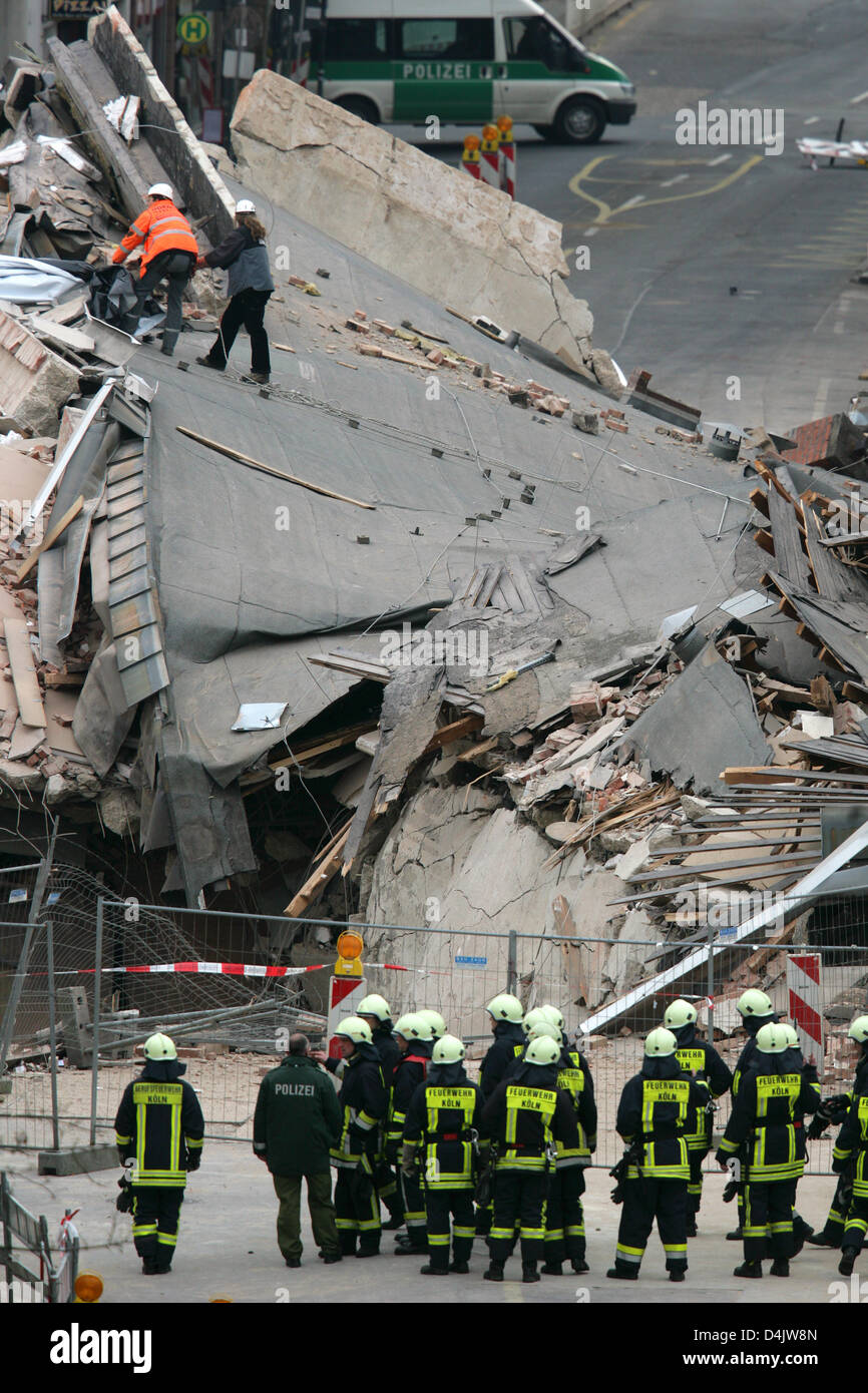 Firefighters stand in front of the site of Cologne?s collapsed Historic ...