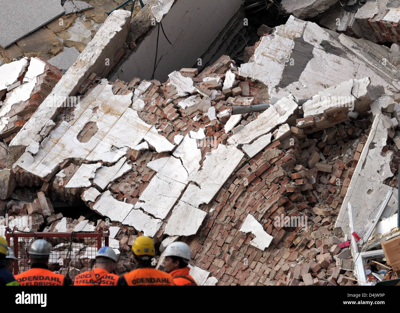 A rescue team stands in front of Cologne?s collapsed Historic City ...