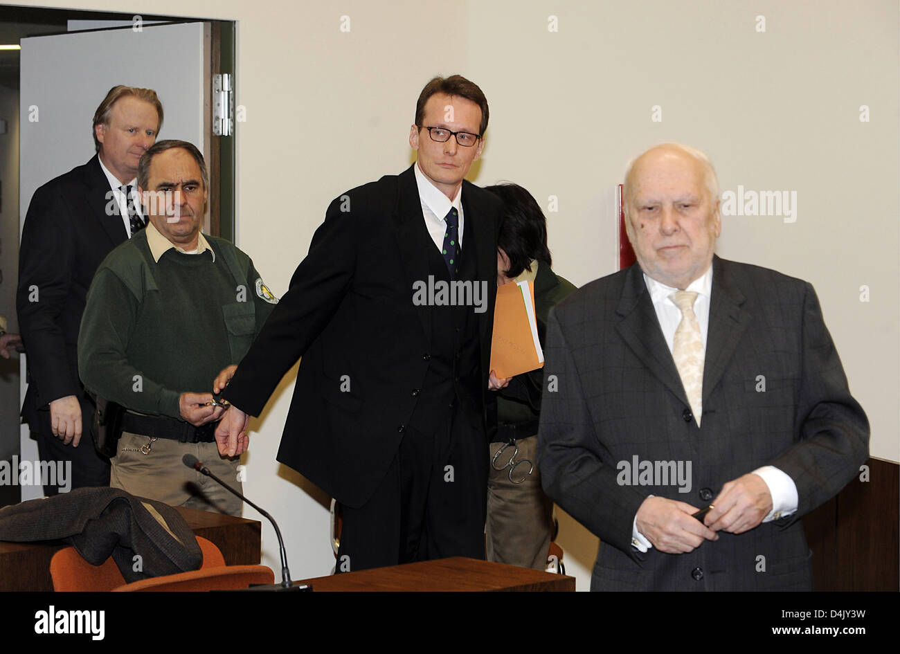 Defendant of the ?Klatten-Trial? Helg Sgarbi (C) enters a court room ...