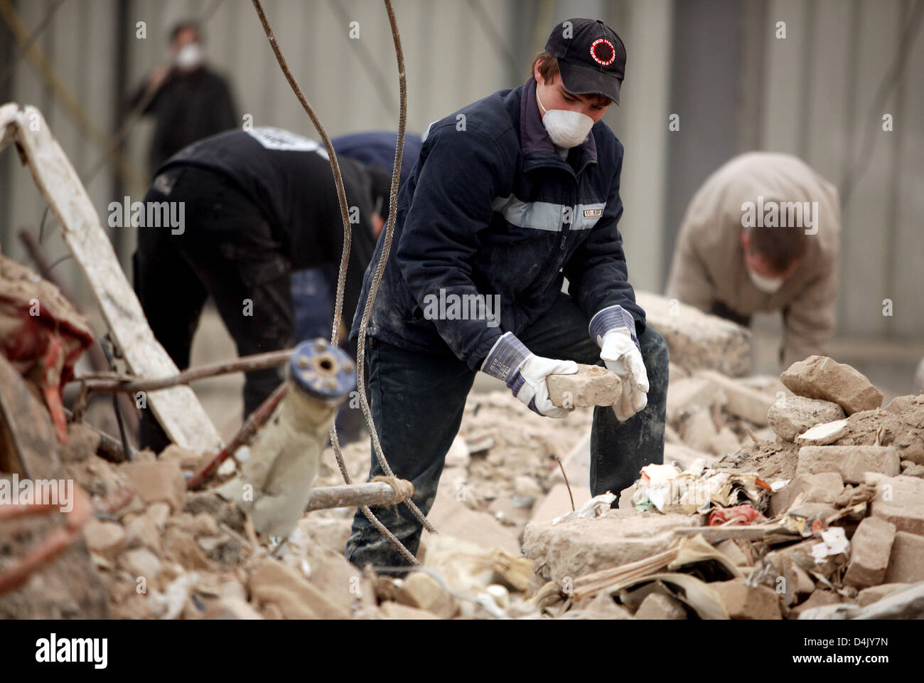 Archivists and restorers examine heaps of rubble from Cologne?s ...
