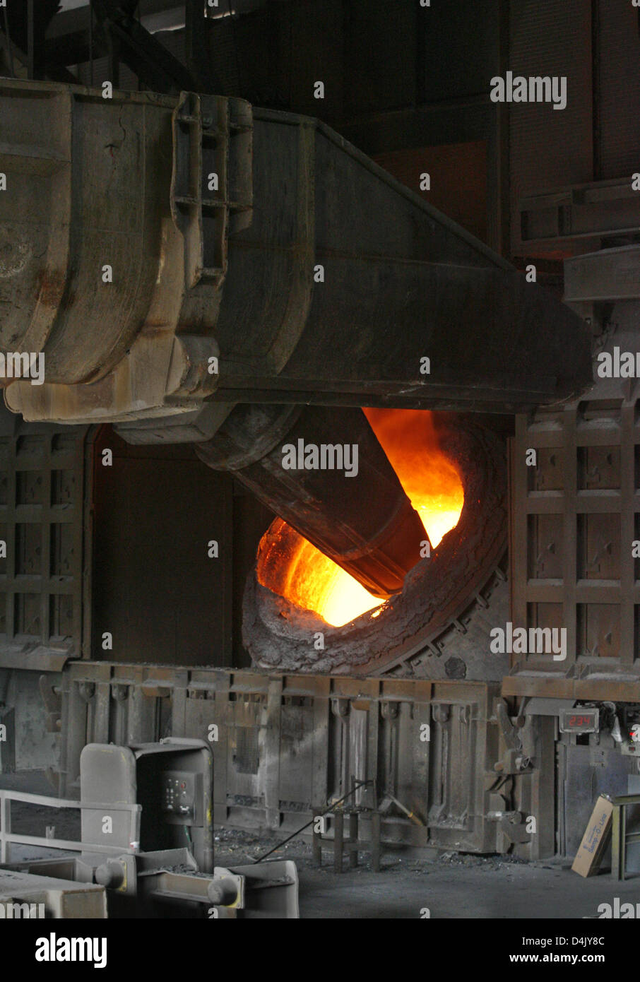 Molten pig iron hi-res stock photography and images - Alamy