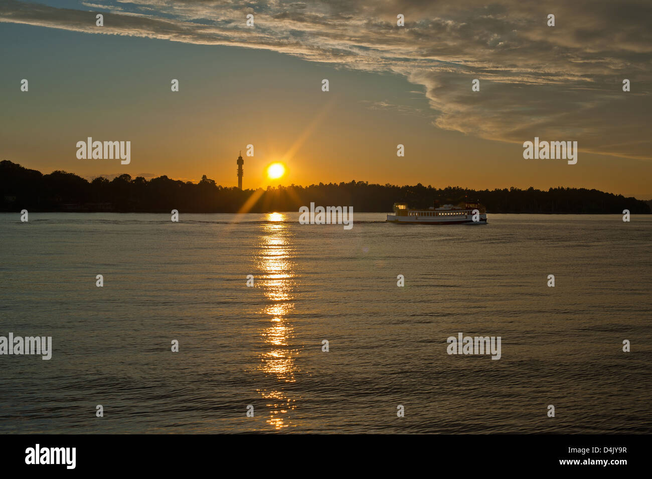 Sun setting over city skyline and lake Stock Photo - Alamy