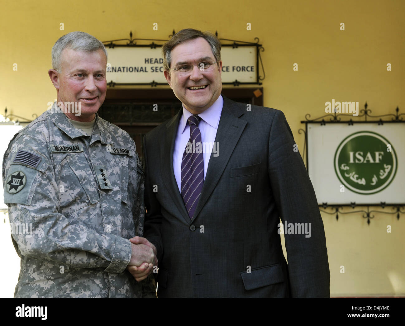 German Minister of Defence, Franz Josef Jung (R), meets US ISAF ...