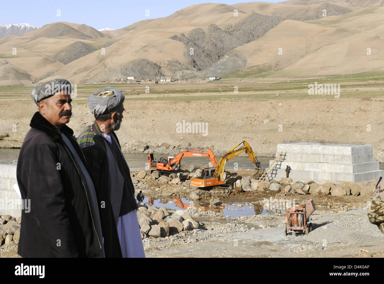 Afghanistan uzbekistan bridge hi-res stock photography and images - Alamy