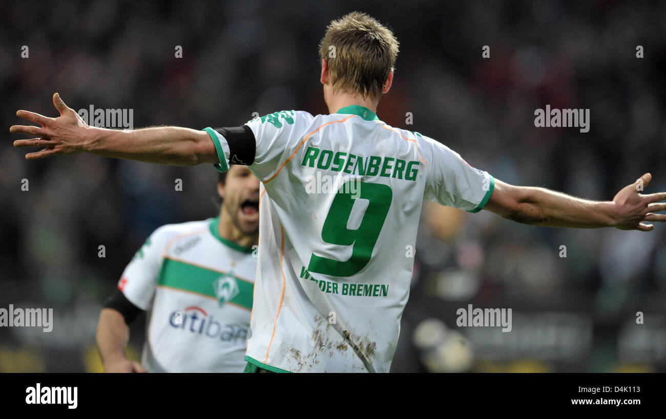 Bremen?s Markus Rosenberg (R) and teammate Diego celebrate Rosenberg?s ...