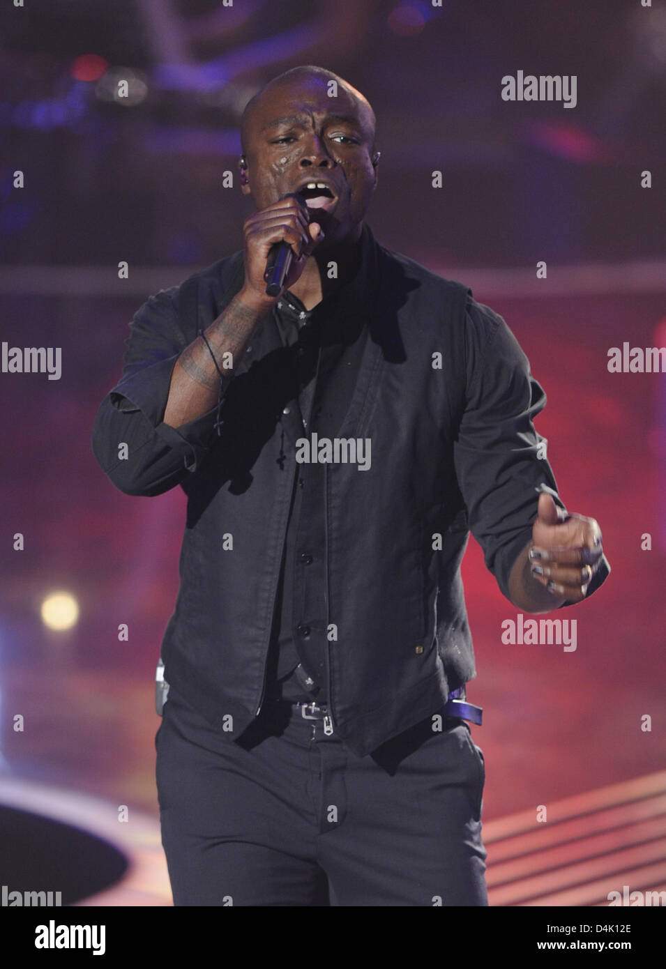 British singer seal hi-res stock photography and images - Alamy