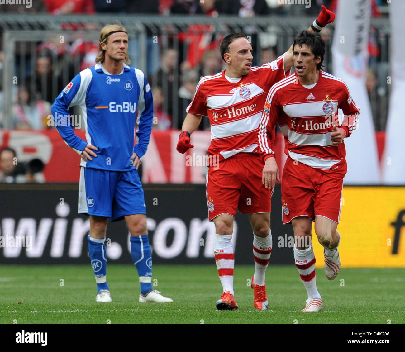 FC Bayern Munich player Jose Ernesto Sosa (R) celebrates his goal with ...