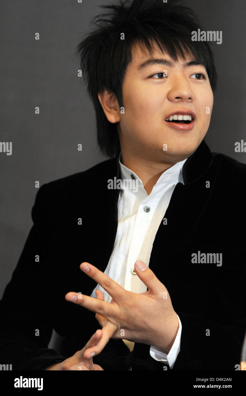 Chinese pianist Lang Lang speaks at the ?BURDA LIVE? event in Offenburg ...