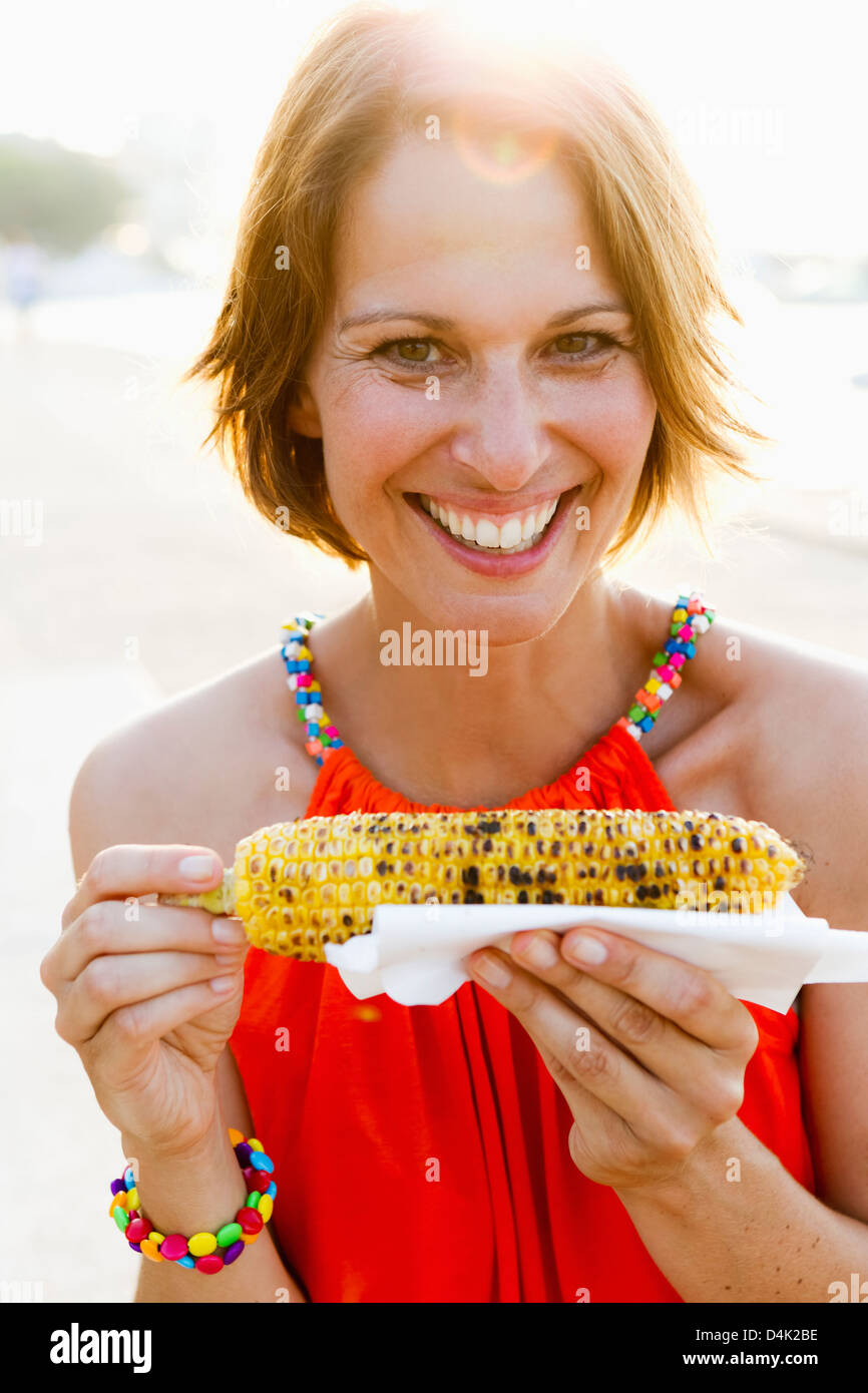 Woman with corn on the cob hi-res stock photography and images - Alamy