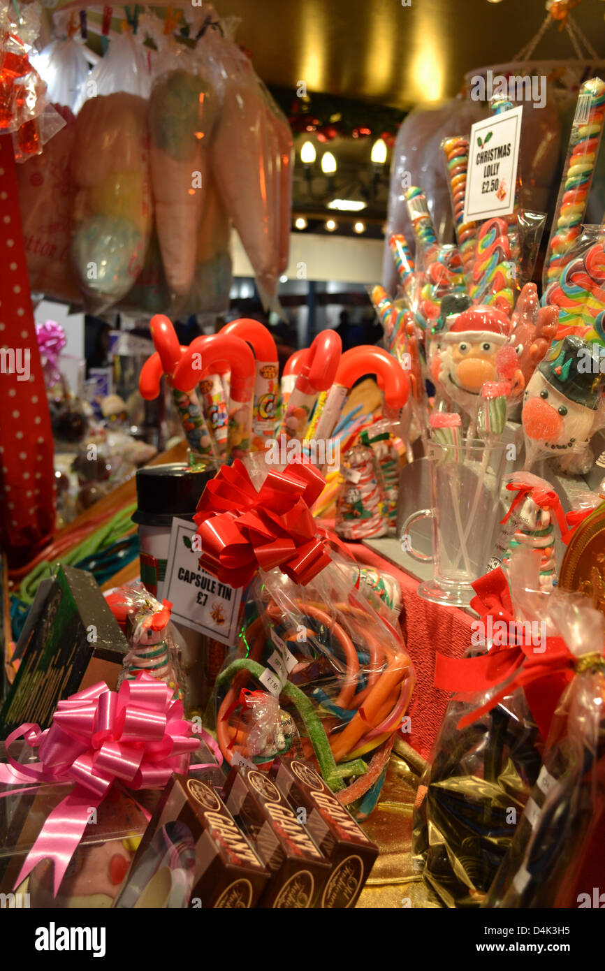 Christmas candy stall hi-res stock photography and images - Alamy