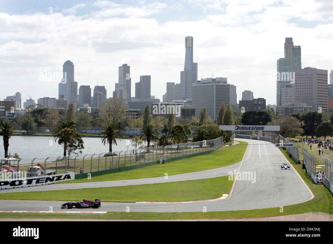 General view of the melbourne skyline hi-res stock photography and ...