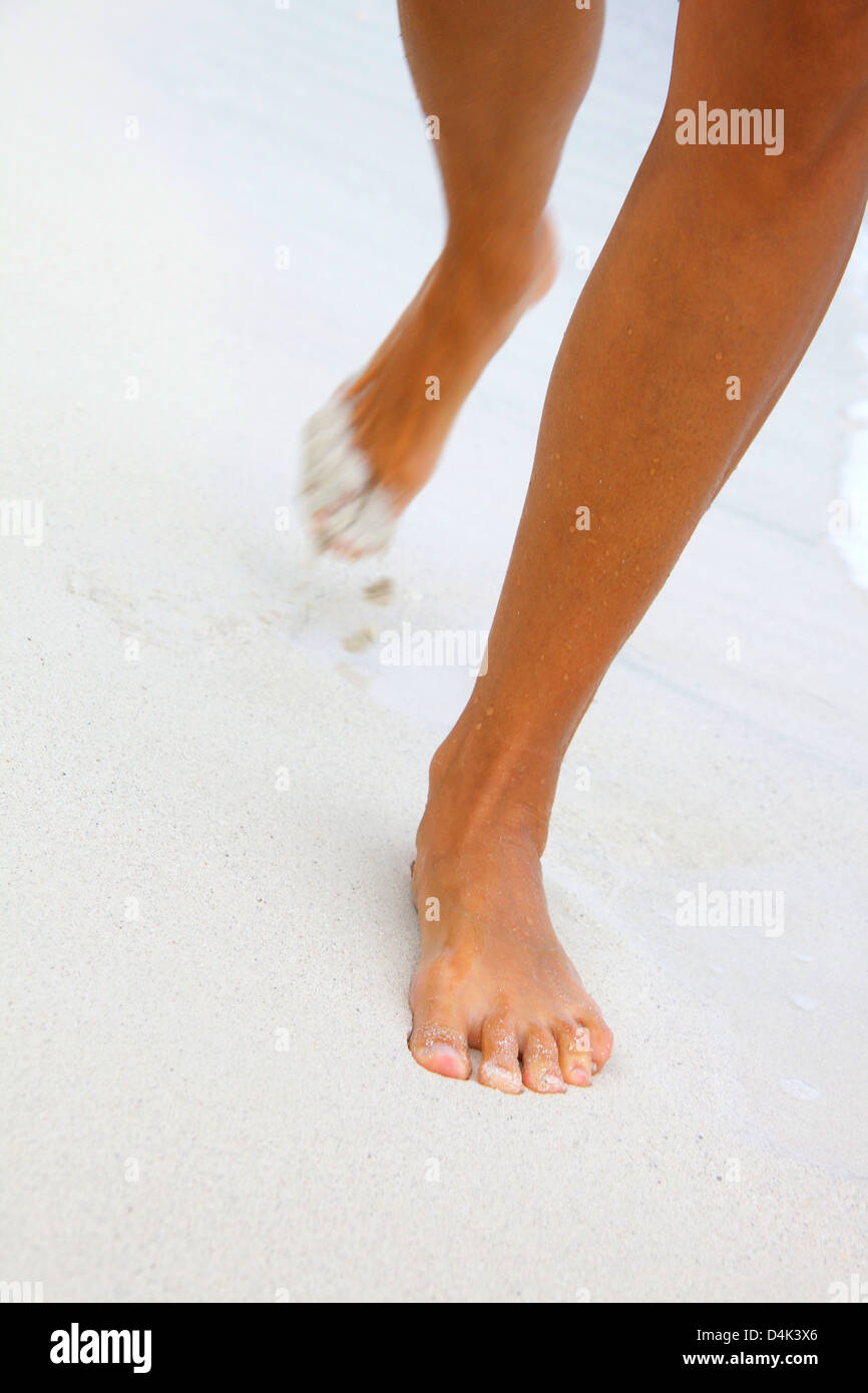Woman’s running feet in white sand Stock Photo - Alamy