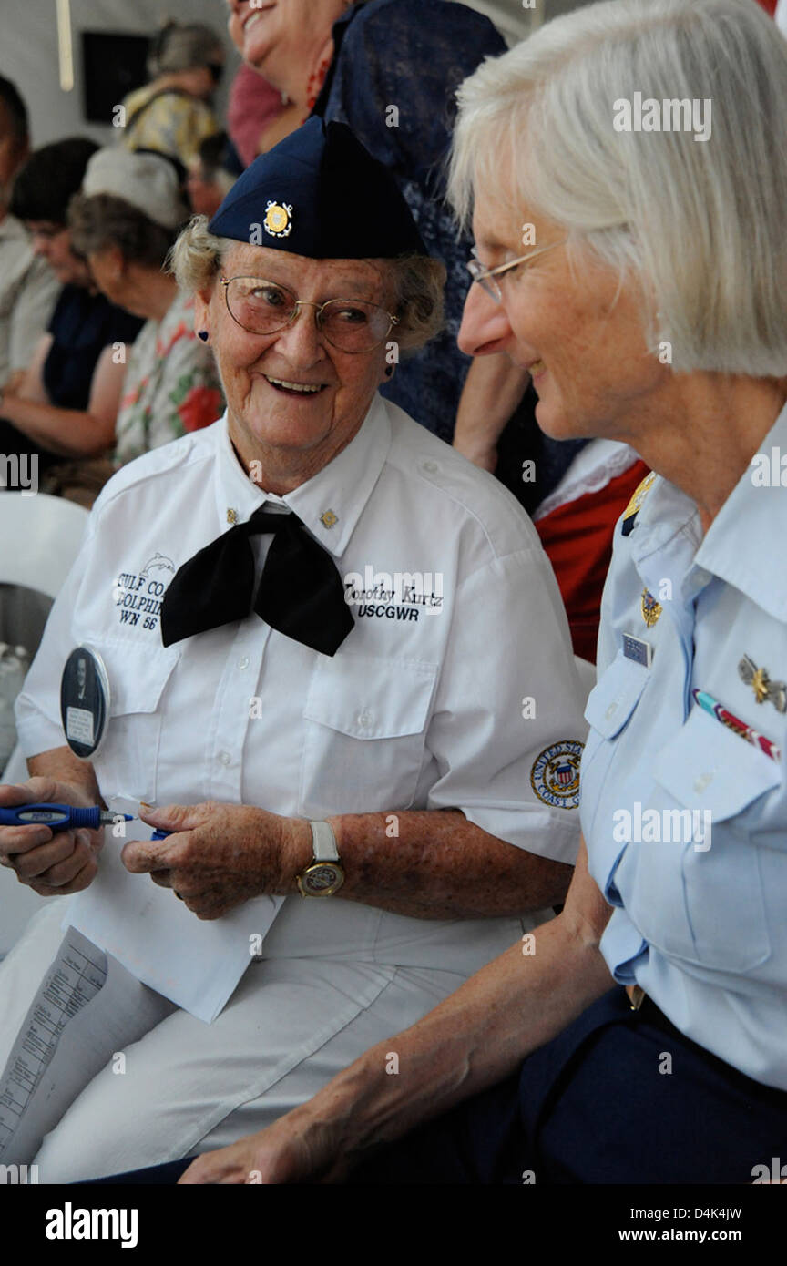 Spars women coast guard hi-res stock photography and images - Alamy