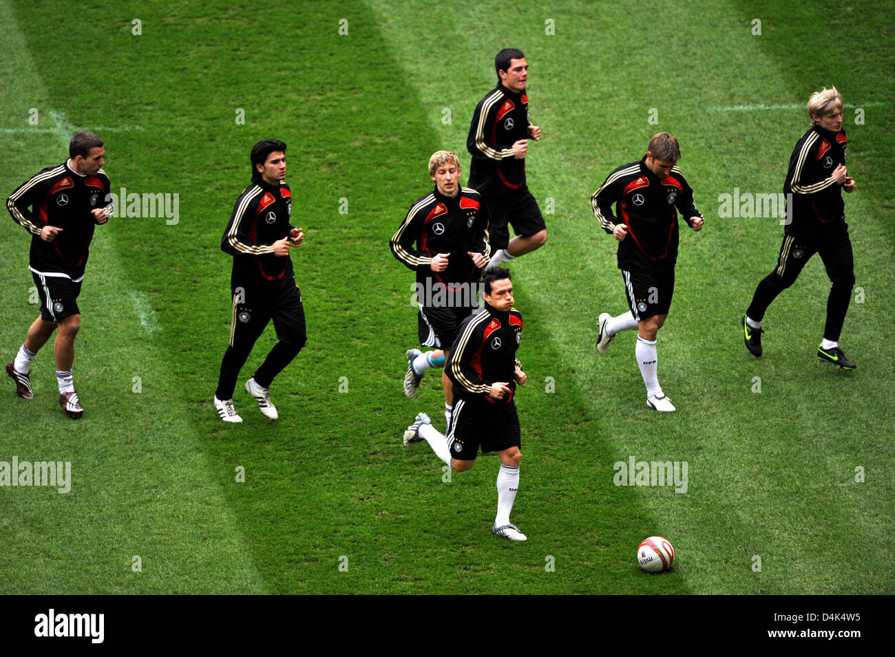 Germany?s national soccer players warm up during the squad?s final ...