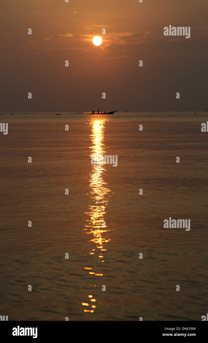 Sunset at Sairee Beach, Koh Tao, Thailand Stock Photo - Alamy