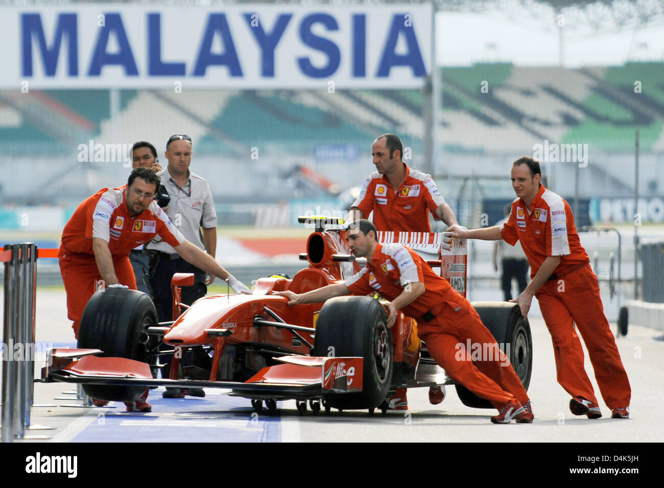 Scuderia ferrari mechanics hi-res stock photography and images - Alamy
