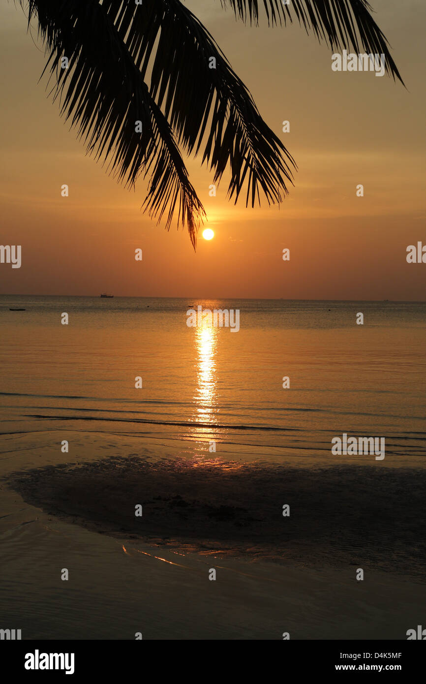 Sunset at Sairee Beach, Koh Tao, Thailand Stock Photo - Alamy