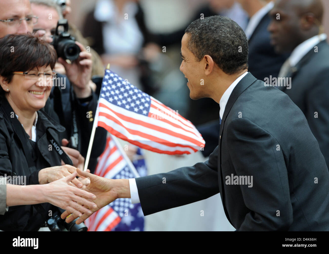 Politics pol diplomacy smiling handshake politician germany hi-res ...
