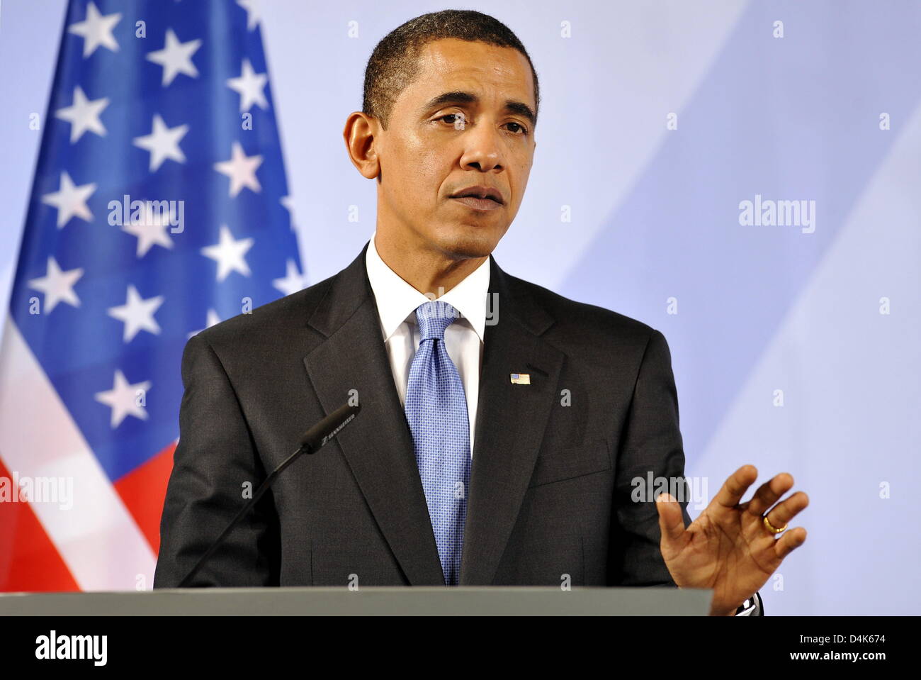 Obama 2009 celebrating hi-res stock photography and images - Alamy
