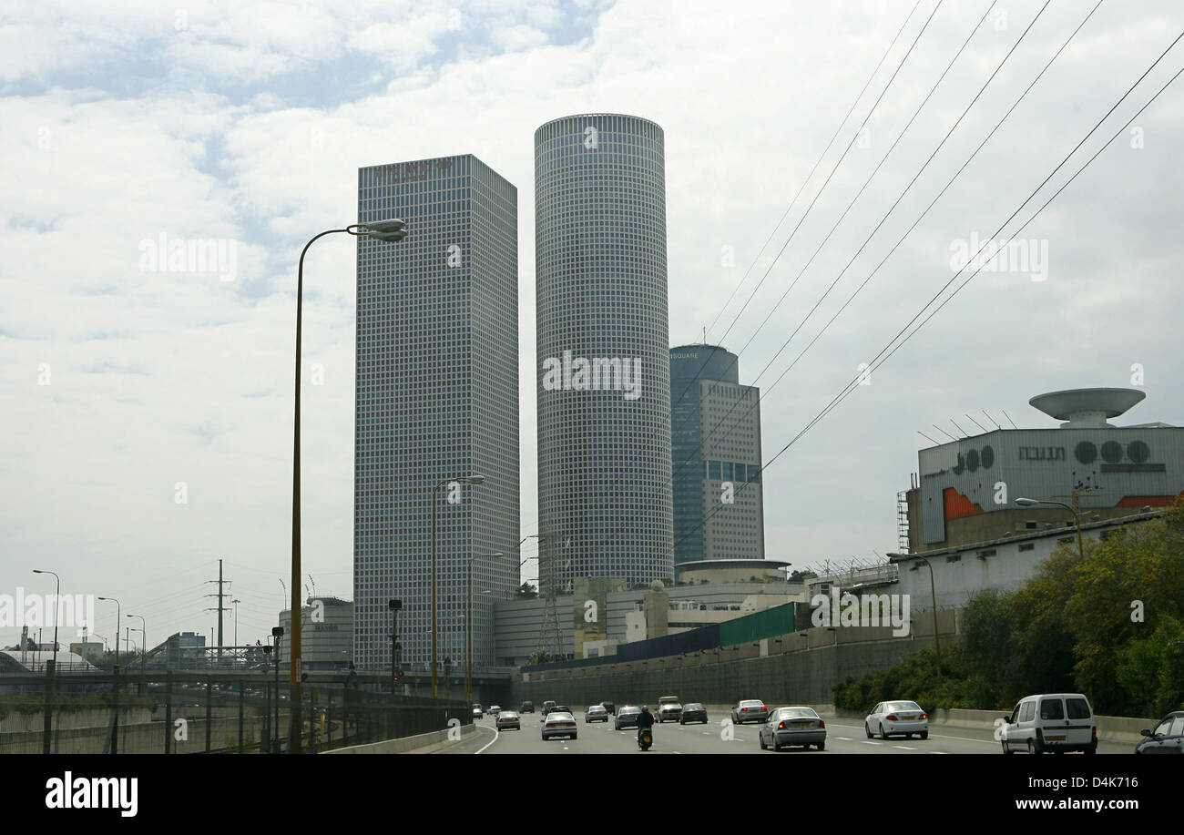 View of the motorway and the skyline in Tel Aviv, Israel, 25 March 2009 ...